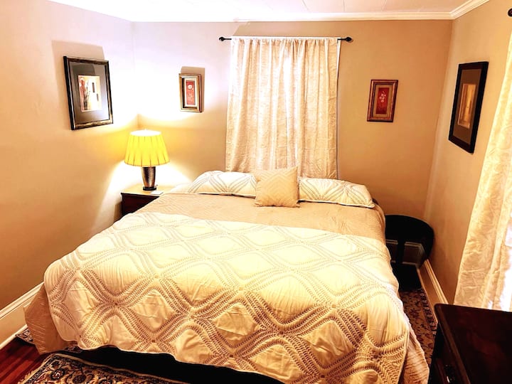 Calming Room With King Bed - Roanoke, VA