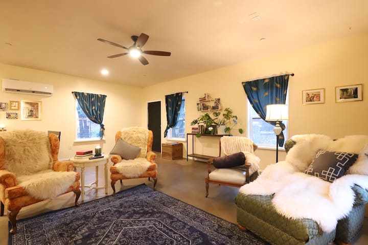 The Red Door Cottage - Nevada City, CA