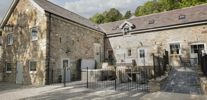Lovely Converted Barn - Sleeps 6 - Llangollen