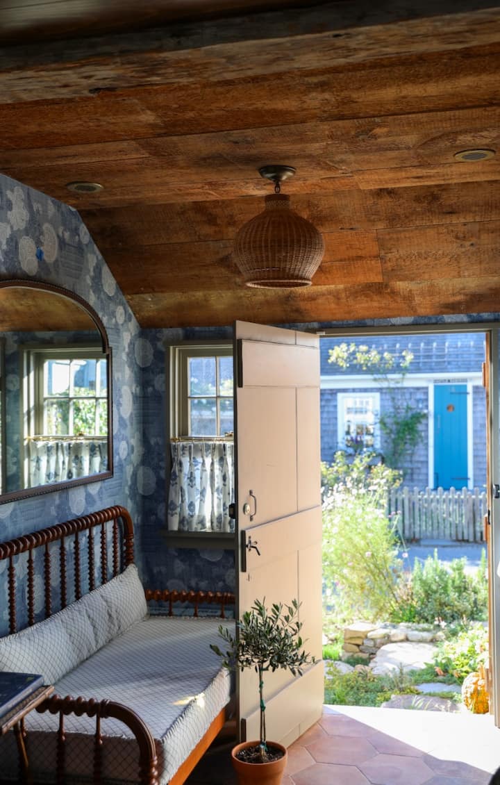 Cozy Sconset Whaling Cottage - Nantucket, MA
