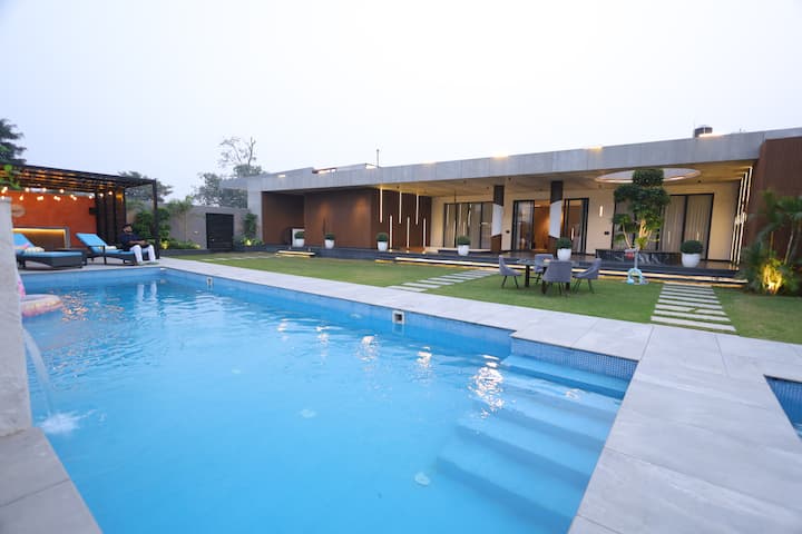 Luxury Farm House | Private Pool | Agra - Tundla