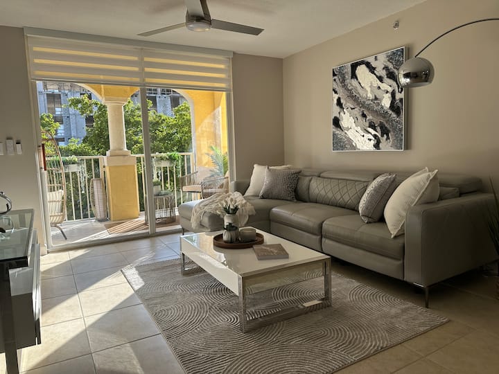 Urban Luxe: Aventura 2/2 Retreat - Aventura, FL