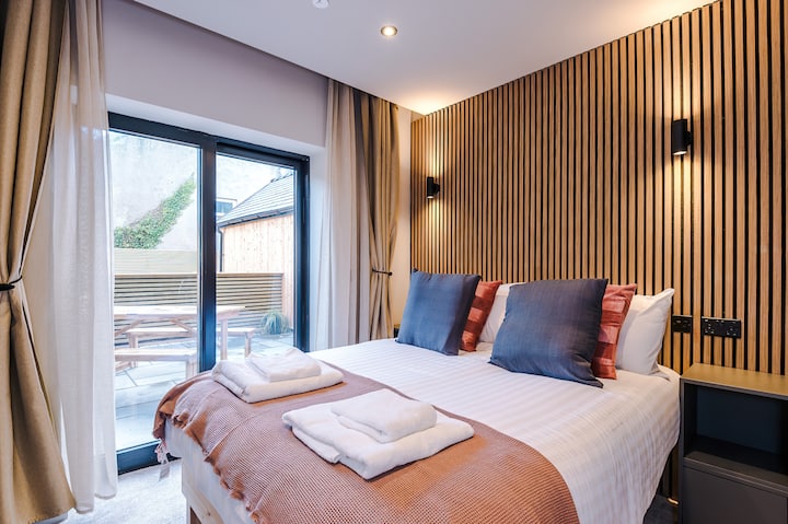 Modern 2-bedroom Apartment With Parking - Llandudno