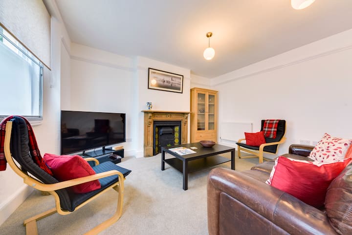 Victorian Farmhouse -Secure Parking -Wifi Smart Tv - Peterborough