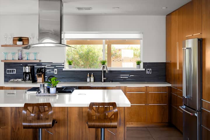 Scottsdale Retreat | Modern Comfort & Backyard Fun - Scottsdale, AZ