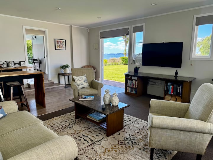 Lake Front Guest House With Spa- Lake Rotorua - Rotorua