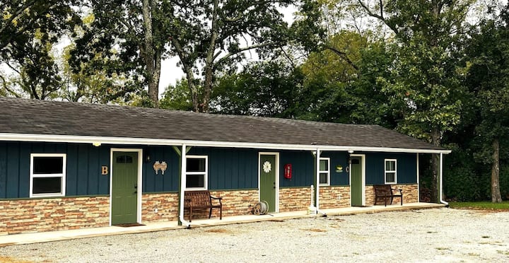Bait's Motel Pet Unit - Omaha, AR