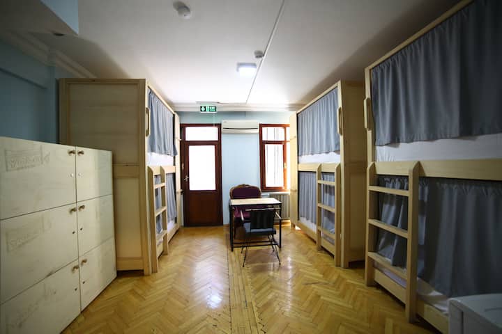 Deluxe 6 Person Share Mix Dorm - Istanbul
