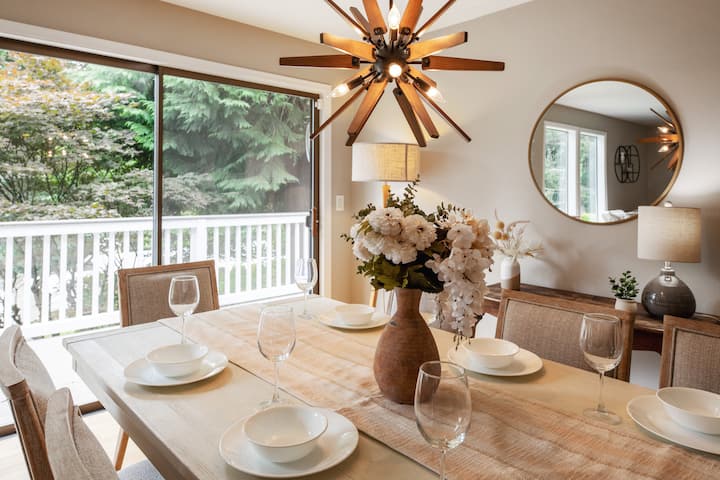 Serene 3b2b Home With A/c, Backyard & Prime Locale - Bellevue, WA