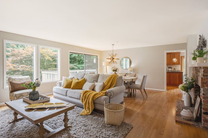 Serene 3b2b Home With A/c, Backyard & Prime Locale - Bellevue, WA