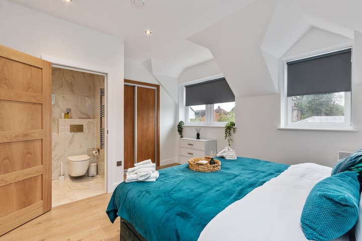 Deluxe 2-bedroom Apartment By E2m, Leatherhead - Dorking