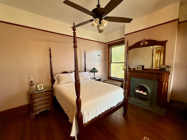 Elizabeth's Room - Mobile, AL