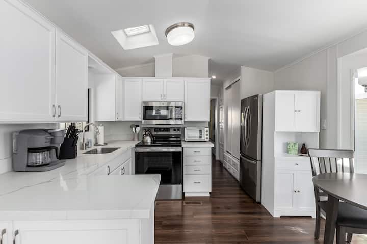 Amenities & Activities Galore! 55+ Resort! Updated - Mesa, AZ