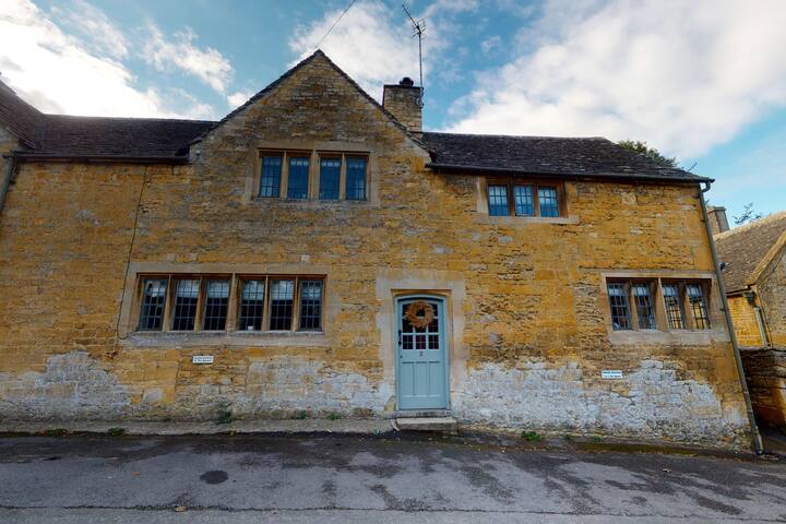 Corner Cottage With Stream View - Bourton-on-the-Water