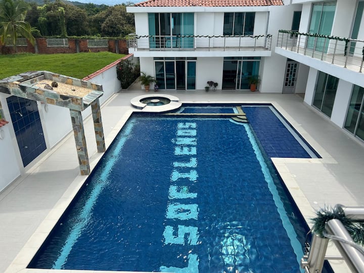 Villa Moderna Con Piscina Privada - Anapoima