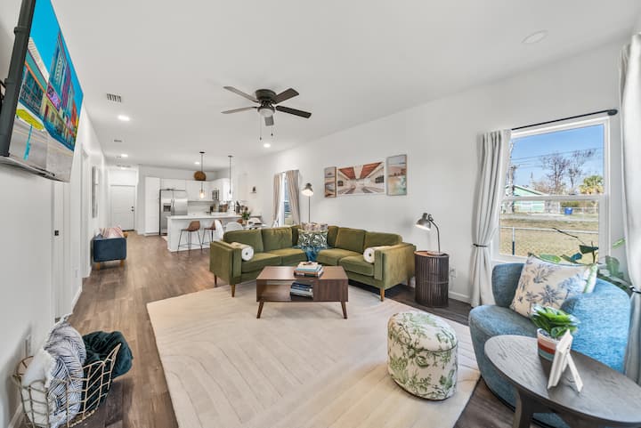 Tyndall 8 Mi - Downtown Pc 2 Mi - St. Andrews 5 Mi - Panama City, FL