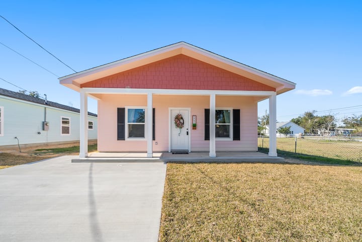 Tyndall 8 Mi - Downtown Pc 2 Mi - St. Andrews 5 Mi - Panama City, FL