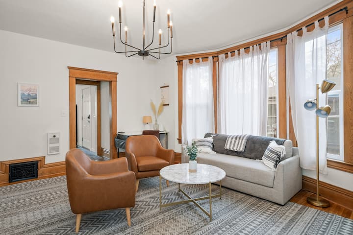 Restored Charm For 13 Guests - Spokane, WA