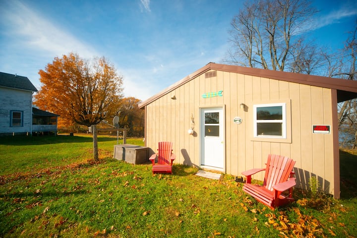 Grindstone Riverfront Guesthouse - Gananoque