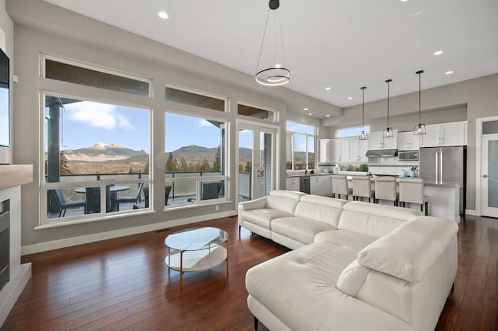 Panoramic Mountain View Home In Maple Ridge - Maple Ridge