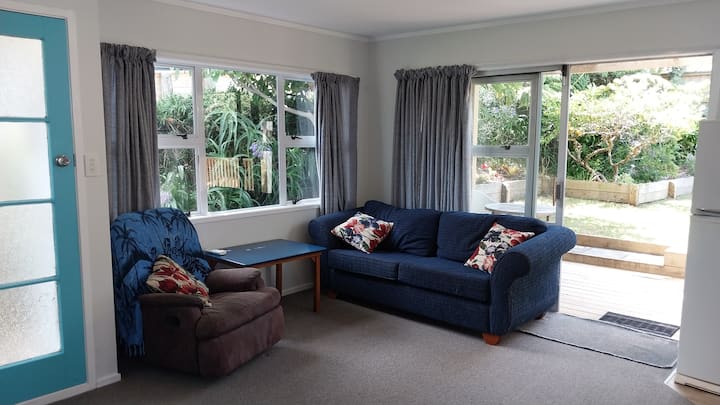 Relax At Denby Cottage - Waihi Beach