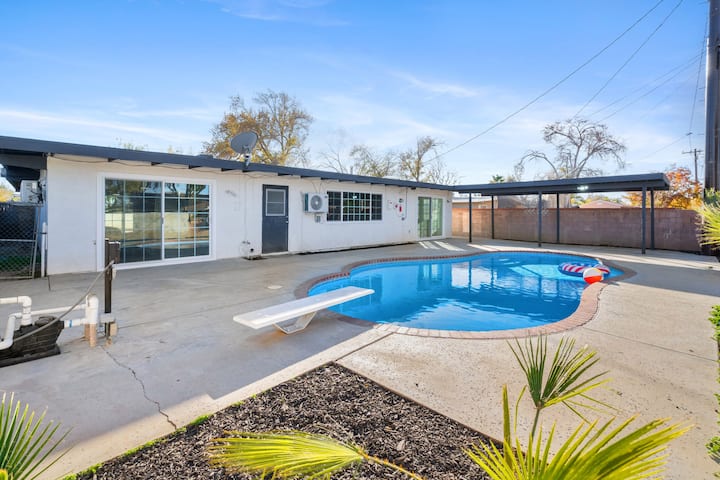 Desert Oasis In Lancaster, Ca - Lancaster, CA