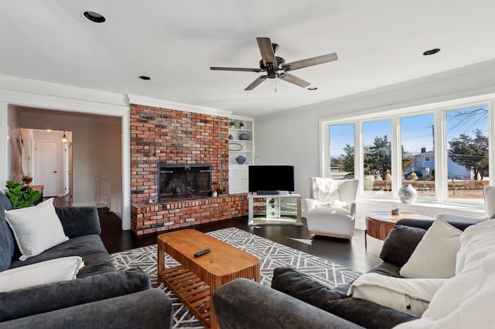 Bridge-view | 1 Mi Dune Rd | Private Beach Access - Hampton Bays, NY