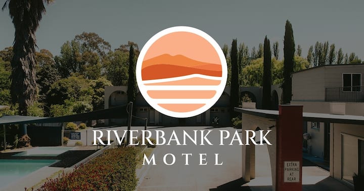 Riverfront Family Room - 브라이트