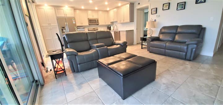 J.w. Conference & Beach Access 5th Floor End Unit - Marco Island, FL