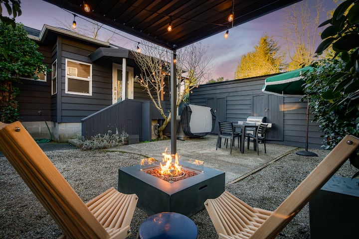 Hot Tub|fire Pit|stylish|couples Retreat|ping Pong - Shoreline, WA