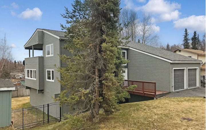 Spacious Home With Mountain Views. - Anchorage, AK