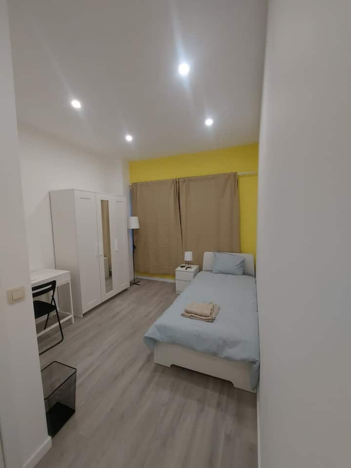 Cozy Room In Jumet-charleroi - Charleroi