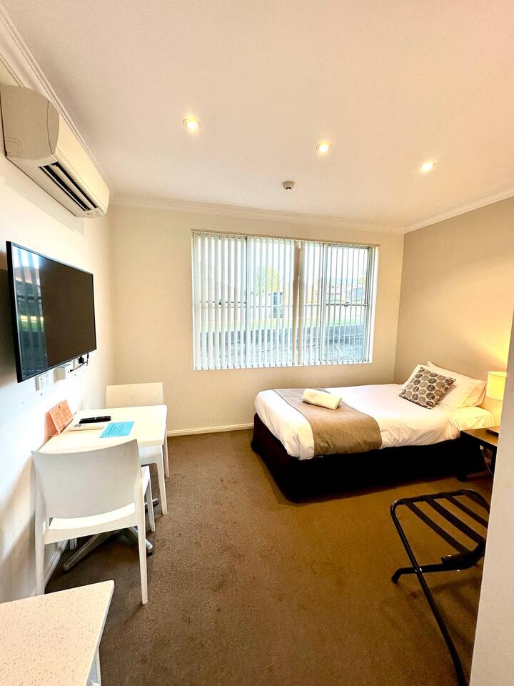 Queen Room (Disabled) - Tumut