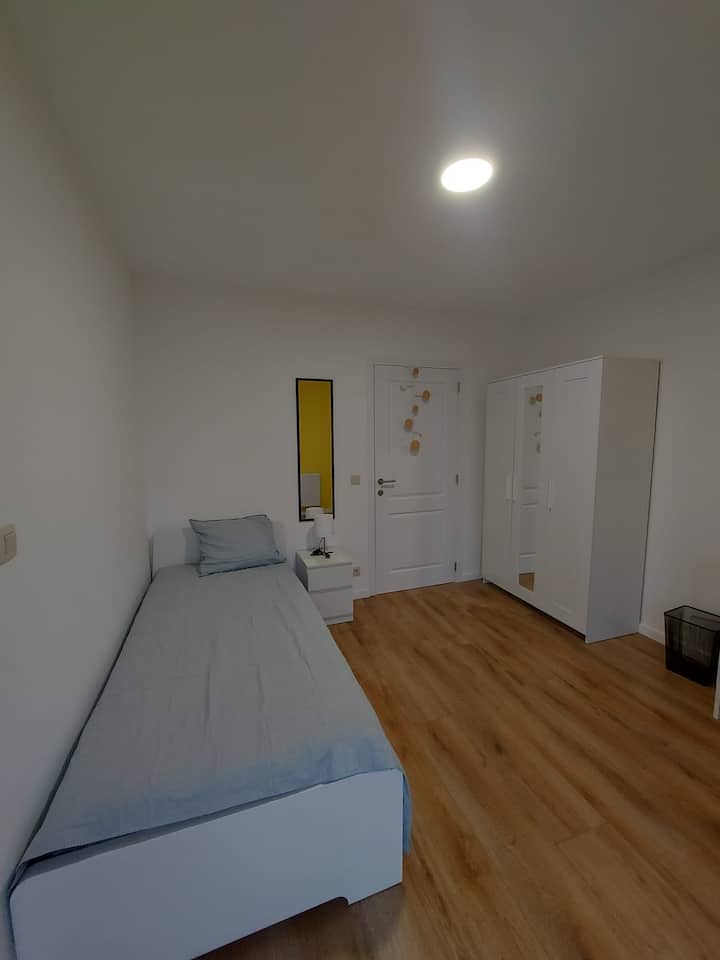 Cozy Room In Jumet-charleroi - Charleroi