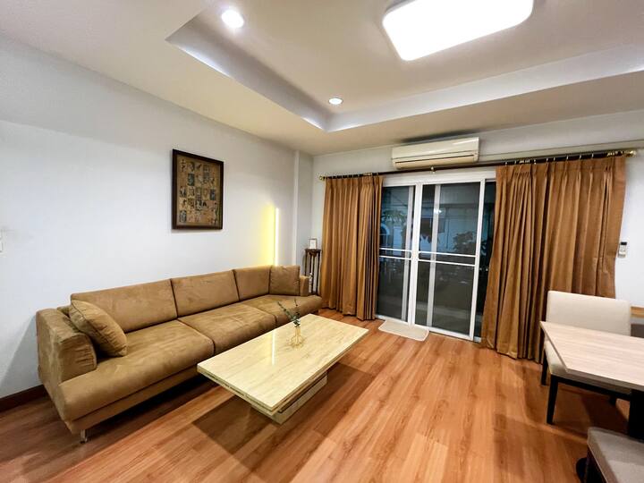Spacious Townhome With Trees And Convenience. - Bangkok