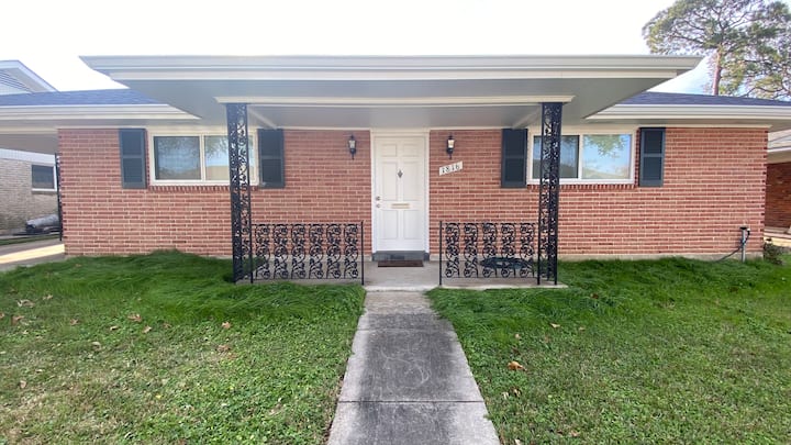 Remodeled Home Mins From Airport & French Quarter - Metairie, LA