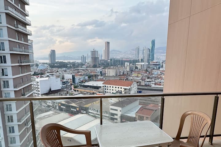 Delux Apt. High Floor, See View 2+1, Pool, Gym - İzmir