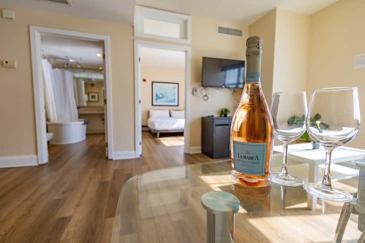 Ocean Drive 1br | Rooftop Pool + Beach Access - マイアミ・ビーチ, FL