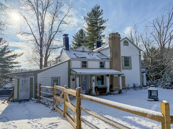 Rustic Farmhouse+modern Retreat - Beneduce Vineyards, Pittstown