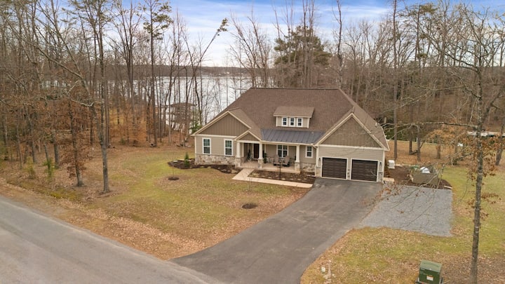 Lakeway Oasis - Waterfront Luxury - Lake Anna, VA