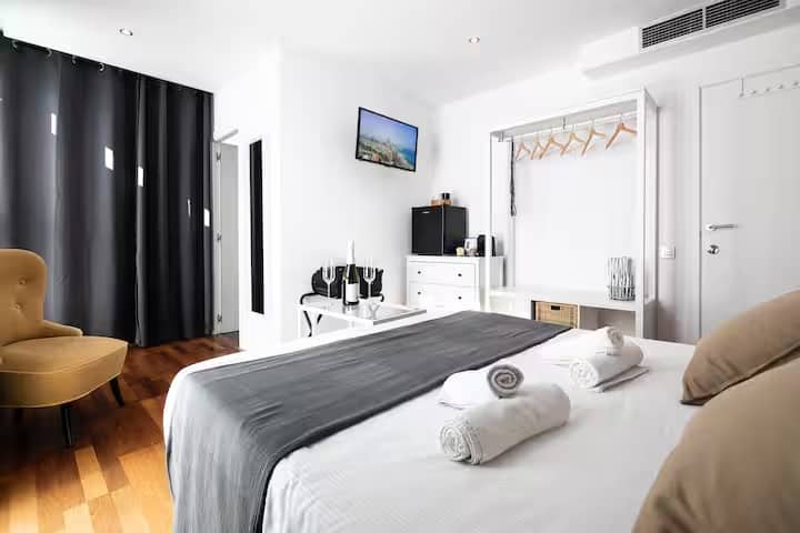 Luxurious Room With En Suite Bathroom - La Barceloneta