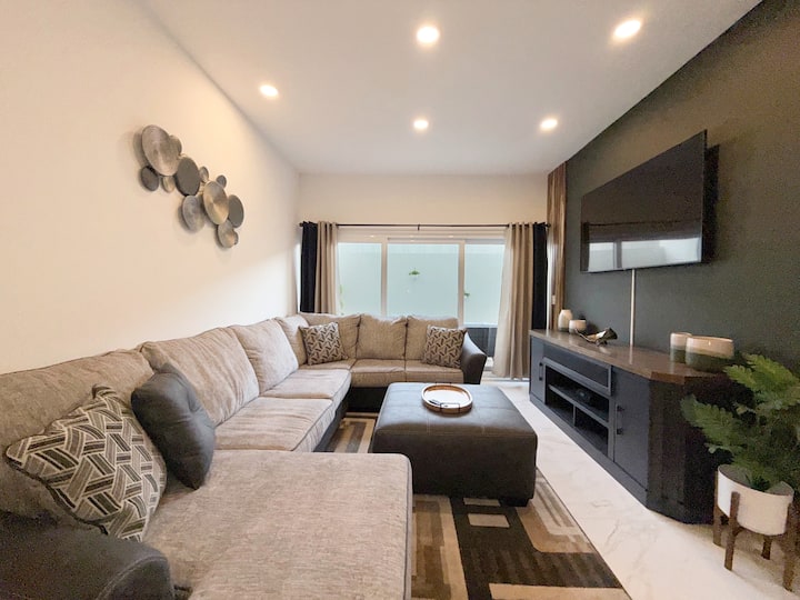 Luxury 2br Condo W/ Pool - Next To Medano Beach! - Cabo San Lucas