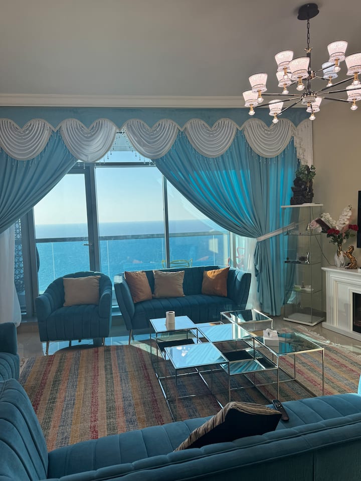 Luxury Sea View Apartment, 2-min Beach - Ajman