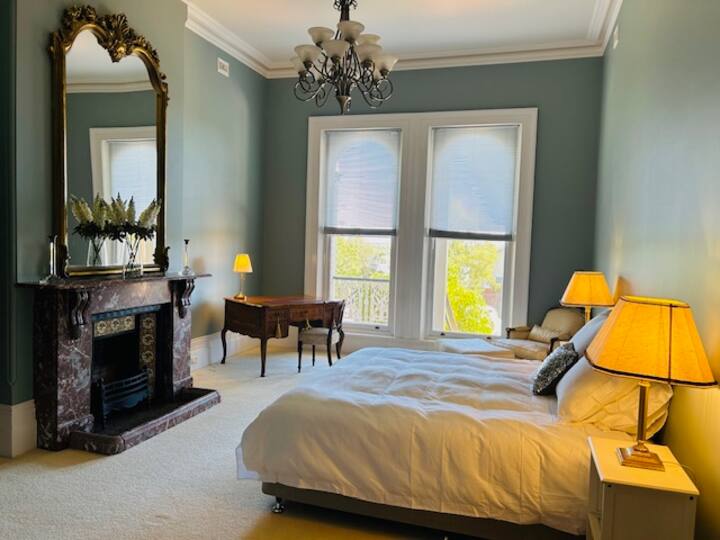 Executive Suite 1894 Mansion - Parkes