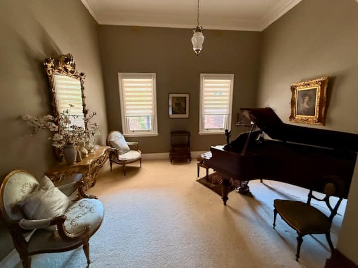 Executive Suite - The Buchanan 1894 - Parkes