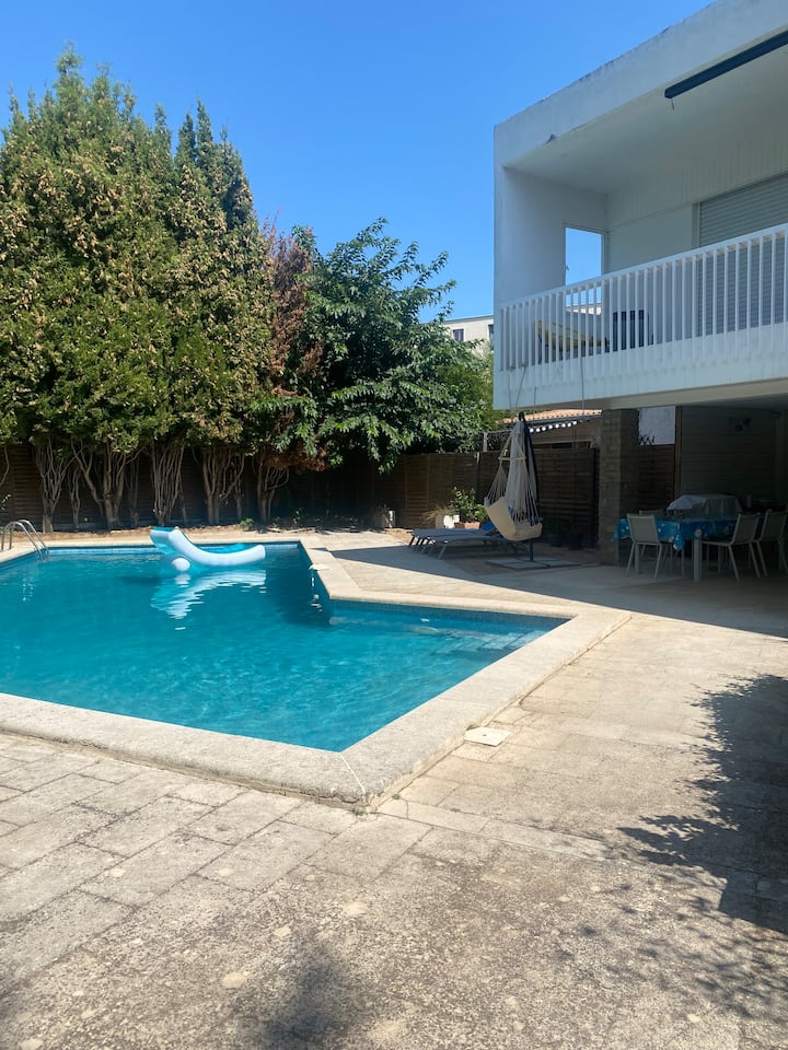 Chambre à Louer Dans Villa - Lunel
