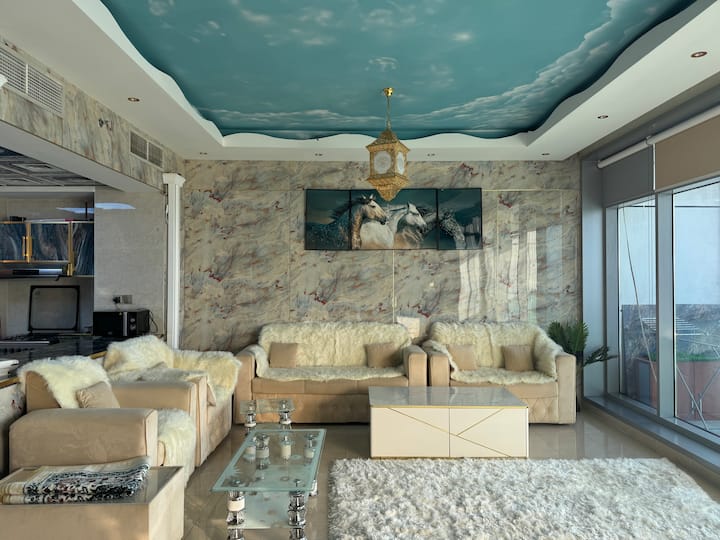 Beach Bliss: Luxe Apartment Sea View Escape - Ajman