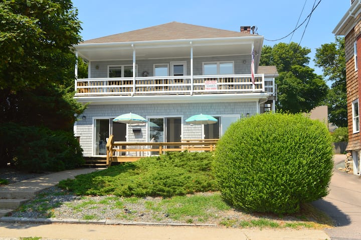 Regal Shores Retreat - Upstairs - Narragansett, RI