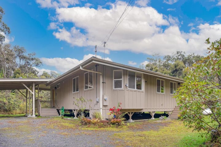 Hawaii 3 Bedroom House Sleeps 8 - Volcano, HI