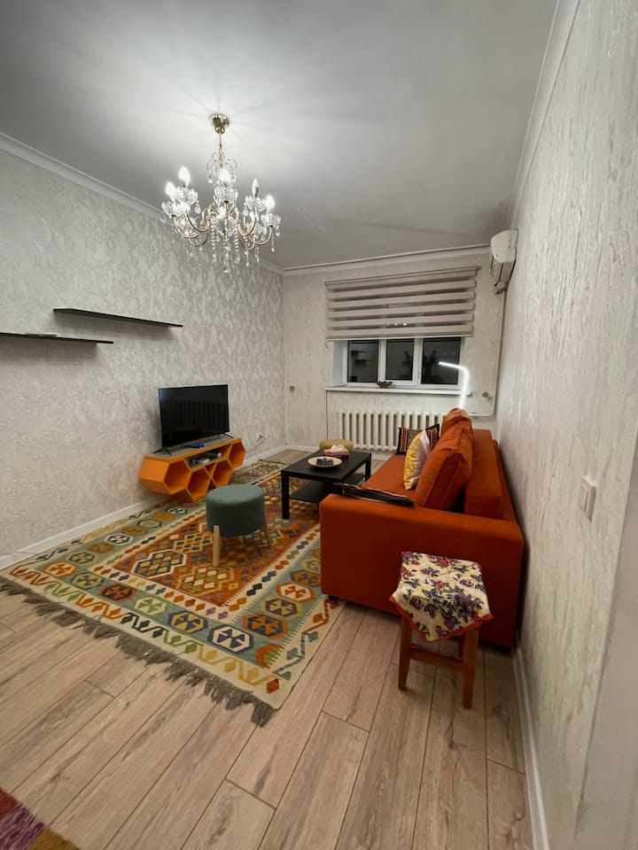Central Apartment, Golden Square - Bishkek